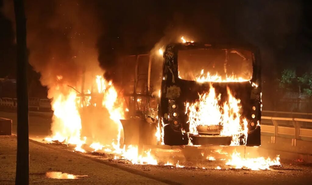 SÃO PAULO: STRING OF ARSON ATTACKS ON BUSES IN THE SOUTHERN ZONE ...